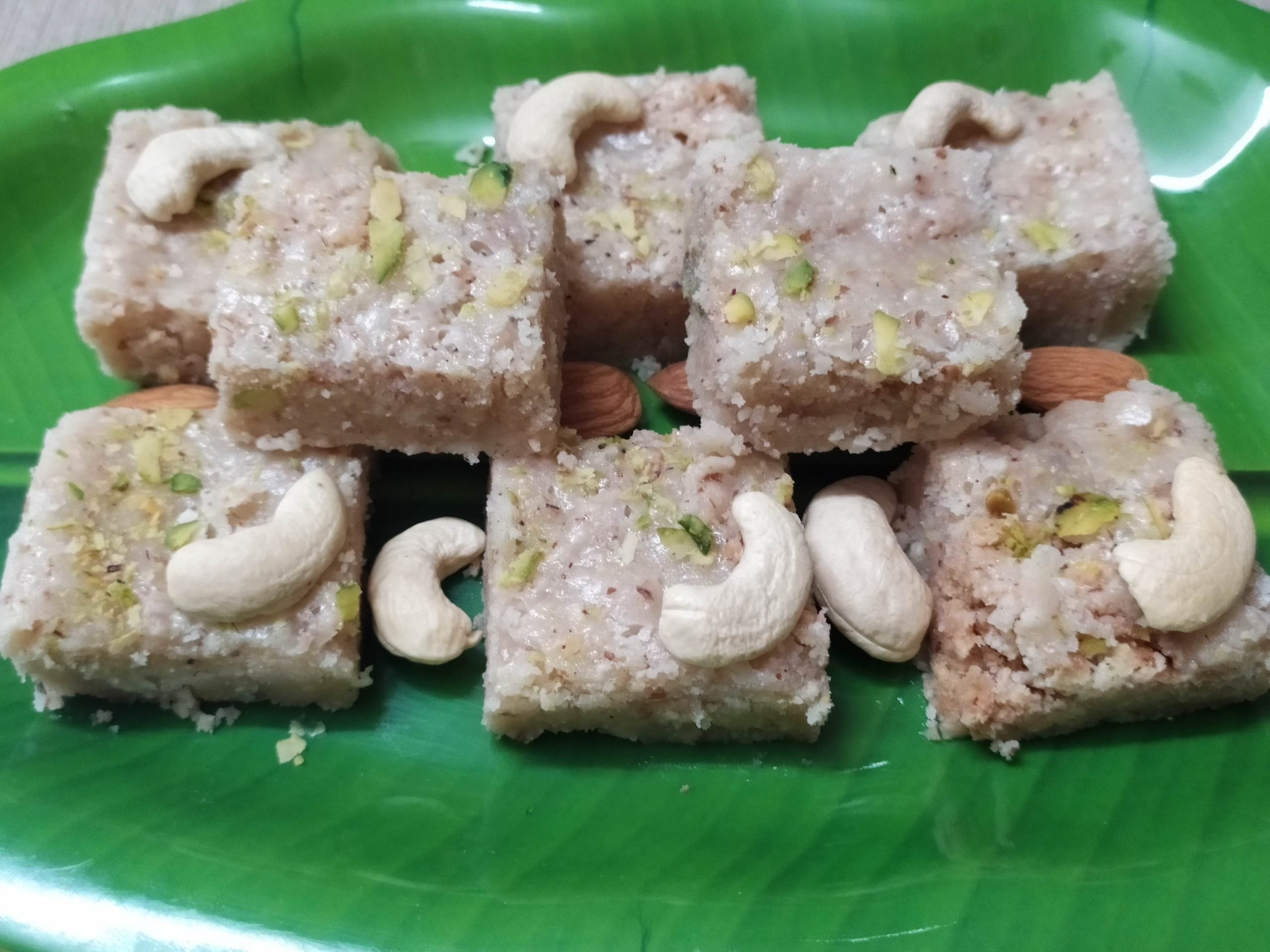 કાજુ – બદામ મેસુબ - જોઈને જ ખાવાનું મન થઇ જશે એવો બને છે આ મેસુબ ...